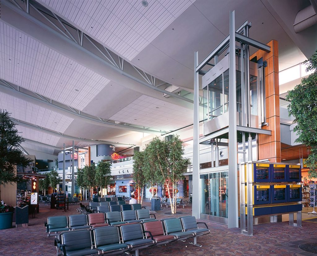 カルガリー国際空港 - fujitec